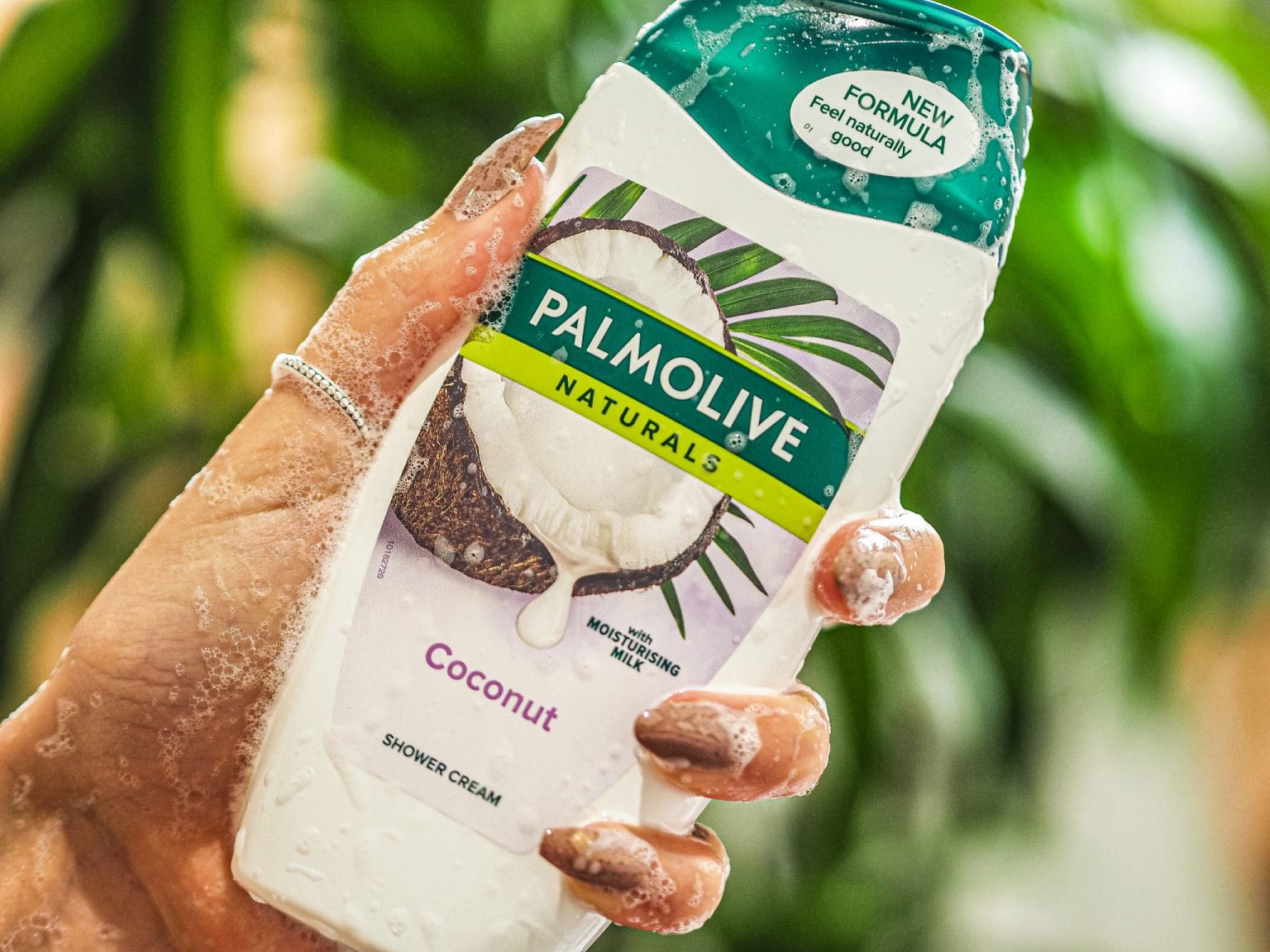 Palmolive Naturals Coconut Shower Gel for Soft Summer Skin - Laura Kate ...