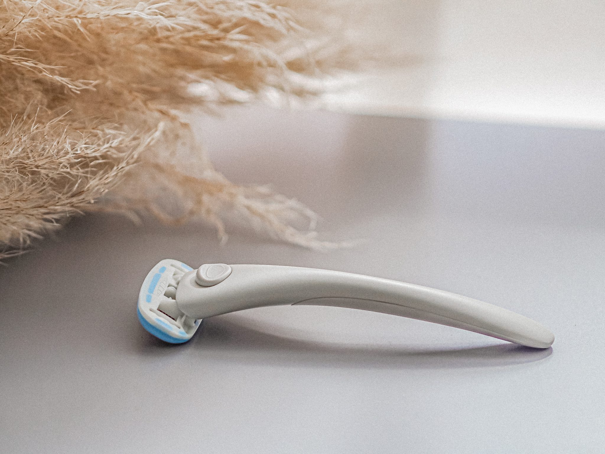 Estrid Razor | The sustainable, vegan shaving subscription - Laura Kate ...